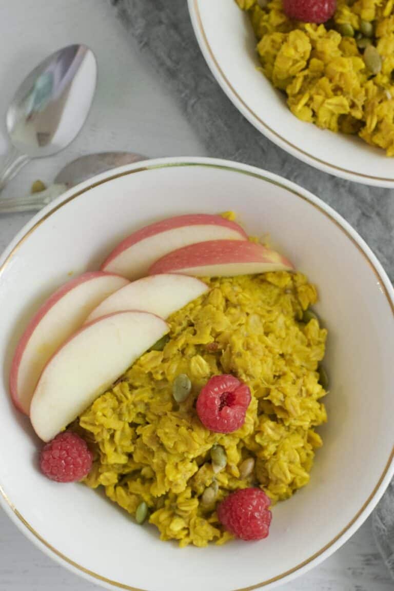 Easy Golden Turmeric Oatmeal - Bucket List Tummy